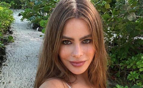 Sofia Vergara Vacation Swimsuit Photos Round Two Cade Klubniks Mom Got Plenty Of Tv Time