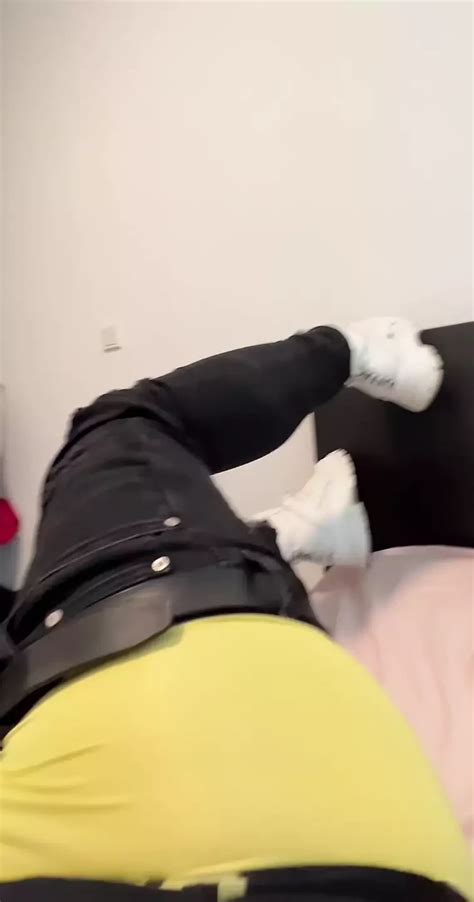 Hot Black Skinny Jeans Sagging With Yellow Calvin Klein Onlyfans In