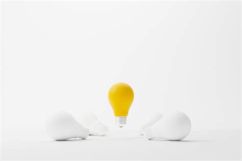 전구 그룹 중 뛰어난 전구 노란색 창의적인 아이디어와 혁신의 개념 독특하고 다른 생각 개인과 군중에서 눈에 띄는 3d 렌더 일러스트레이션 아는 것이 힘이다에 대한 스톡 사진