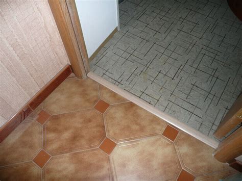 Стык линолеума и плитки 30 фото как соединить плитку и линолеум на полу