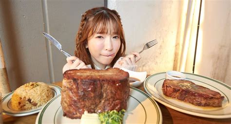 「マロリーポークステーキ 中目黒店」の迫力満点！ジューシーな巨大肉♪【大食いアイドルもえのあずきの絶品グルメ66】｜るるぶandmore
