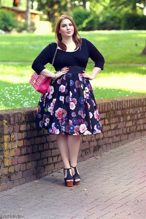 Ways To Wear A Plus Size Floral Skirt Curvyoutfits Com