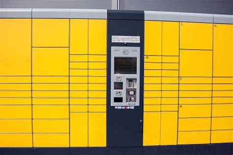자동 셀프 서비스 포스트 터미널 기계 또는 보관을 위한 소포를 보관하는 사물함 우편에 대한 스톡 사진 및 기타 이미지 우편 기계류 역 Istock