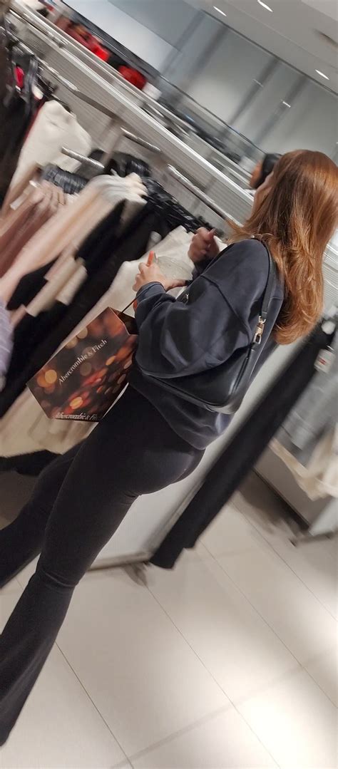 Redhead With Great Thigh Gap Spandex Leggings And Yoga Pants Forum