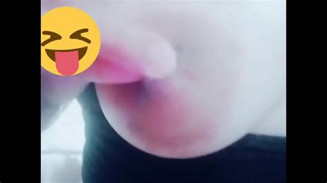 Enseñando Si Chichi Se Toca Su Rico Pezon