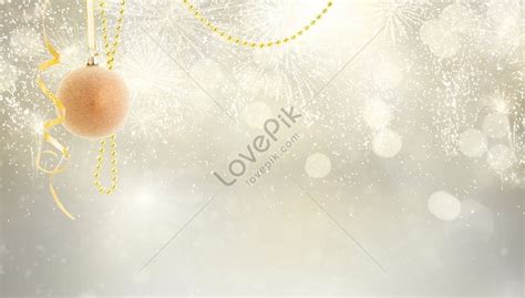 복사 공간이 있는 반짝이는 은색 보케 배경에 황금 크리스마스 공 걸기 빨간 크리스마스 공 사진 사진 무료 다운로드 Lovepik