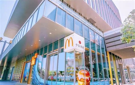 麦当劳增持“金拱门”，冲向万店的金拱门要面对竞争也更激烈了 36氪