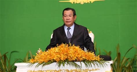 សម្តេចតេជោស្នើក្រសួងអប់រំ ពន្យារវិស្សមកាលតូច ដើម្បីសិស្សនិស្សិតចូលរួមស៊ីហ្គេម ២០២៣ ក្រសួងព័ត៌មាន