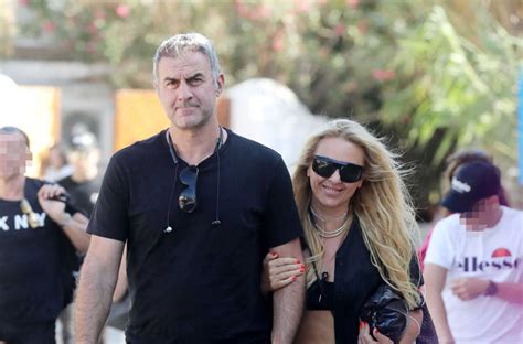 «Η Γωγώ Μαστροκώστα θα είναι καλύτερα τώρα που γύρισε ο Τραϊανός Δέλλας