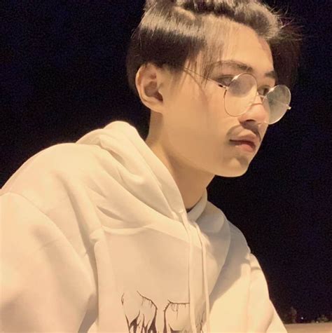 น้ำจิ้มเลอะเสื้อหมดแล้ว ดูโอ้ หมึกสดย่าง เชียงใหม่ Facebook