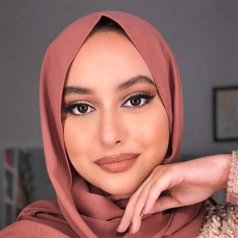 4 Hot Sexy Oumaima Elghachi Bikini Pics