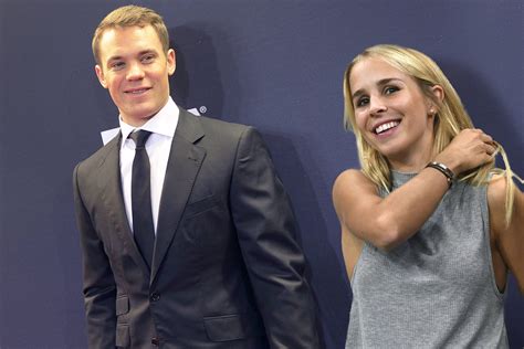 Manuel Neuer Im Flugzeug Verliebte Sich Der Bayern Star In Eine Friseurin