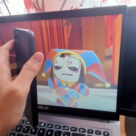 Here Is All Of The Pomni Looks At Phone Reaction Image Collection