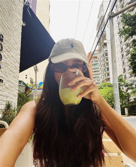 Pin By Gio On Ideas Instagram Photo Inspiration Selfie Poses Instagram Beach Photo Inspiration