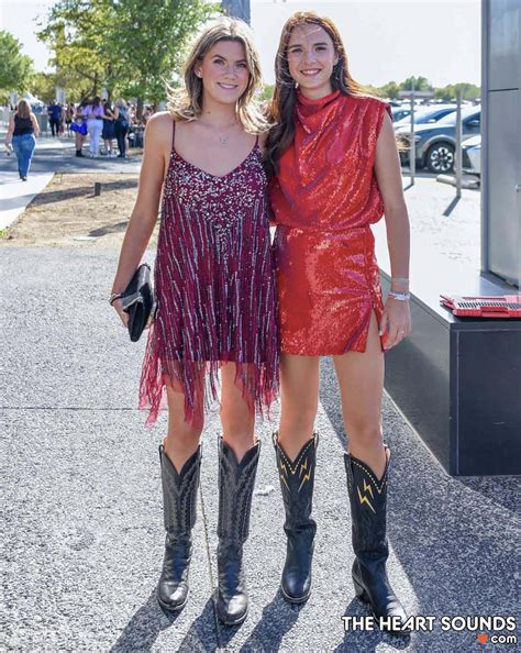 Swifties Fashion Looks In Texas The Heart Sounds