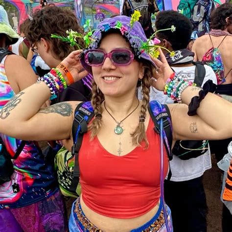 Angie La Reina On Threads