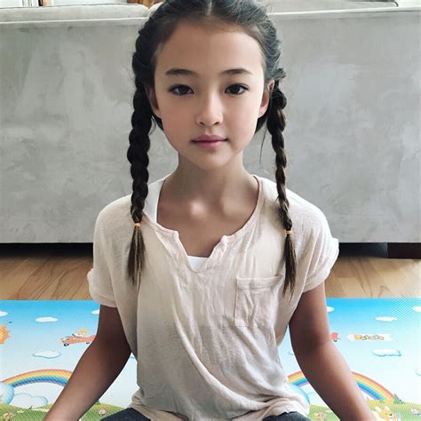 スクール水着の天使が通学中など制服のミニスカを激写した画像 ロリ校生の専科