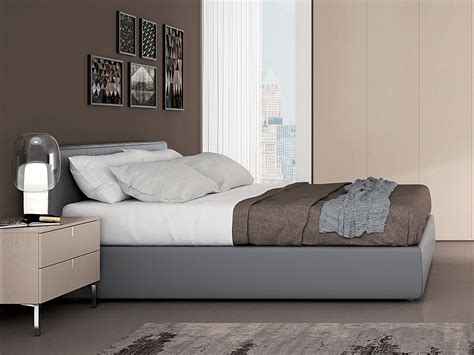 Comodino Piccolo Con Piedi Cromati A 2 Cassetti Tratto