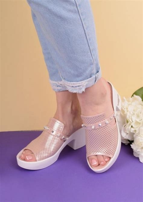 Жіночі шльопанці шльопанці на підборах — ціна 504 грн у каталозі