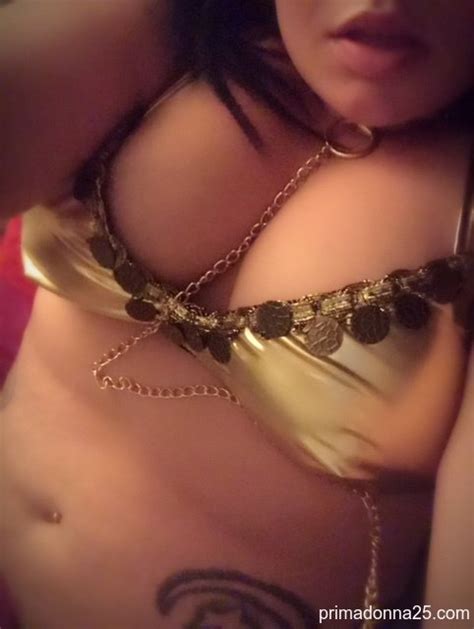 Busty Tart Prima Donna Selfies Of Her Big Titties 15 Photos