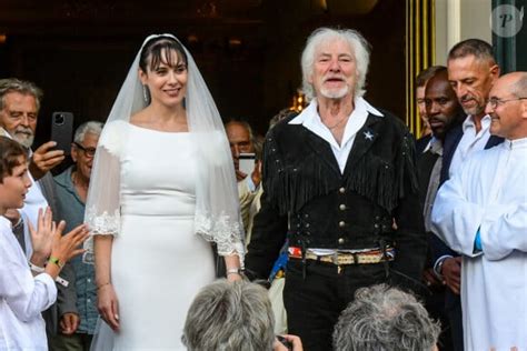 Hugues Aufray et Murielle installés dans l'ouest parisien : leur jolie "bâtisse" a appartenu à ...