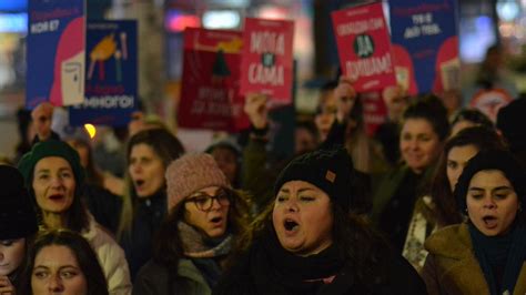 Протест пред Народното събрание заради връщането на хартиената бюлетина Новини бг