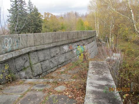 Постамент снесённого памятника Сталину Дубна