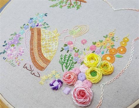 그녀의 스티치북도 어지간히 무르익었다요ㅎ 곧 끝이 보이겠지요~ 심화반 회원작품 스티치북 입체자수 스템프웍 스템프워크 프랑스자수 청주프랑스자수 청주