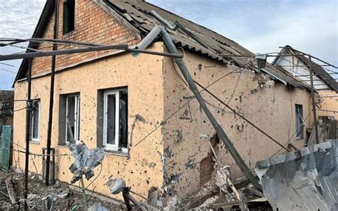 Рαшиcτи вдарили по Нікополю з артилерії Постраждали двоє хлопців Читайте на Ukr Net