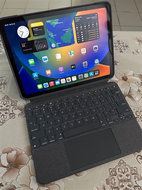 Logitech Combo Touch For IPad Air 4th And 5th Gen Mobile Phones Gadgets Mobile Gadget