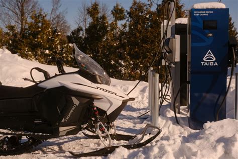 3 Advantages Electric Snowmobiles Have Over Gas Powered Sleds