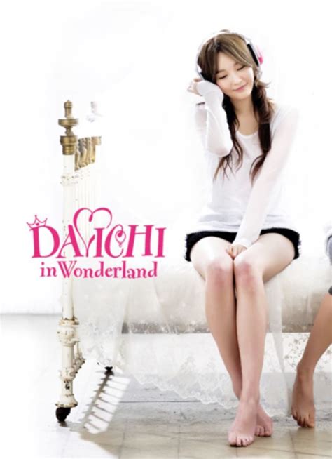 Min Kyung Kangs Feet