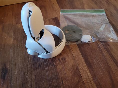free broken left controller for parts r oculusquest2