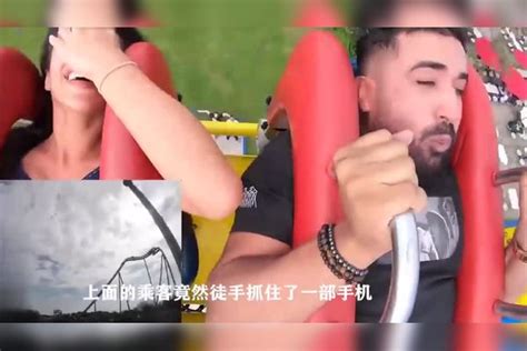 坐过山车抓住一部手机，物品是前排游客的，这也太酷了