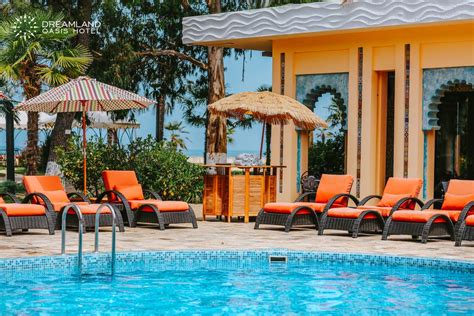 სასტუმრო დრიმლენდ ოაზისი დახურული და ღია აუზები