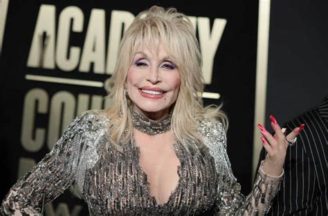 Dolly Parton On Why She Prefers Faxes Over Text Messages