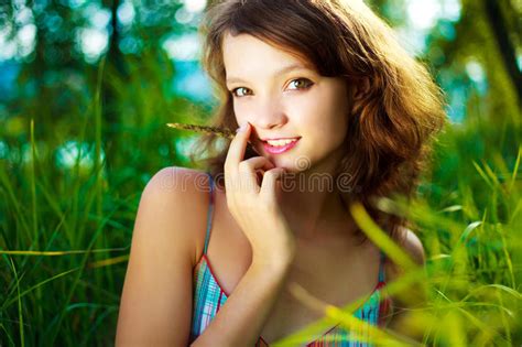 Junge Nackte Frau Stockfoto Bild Von Positiv Kaukasisch