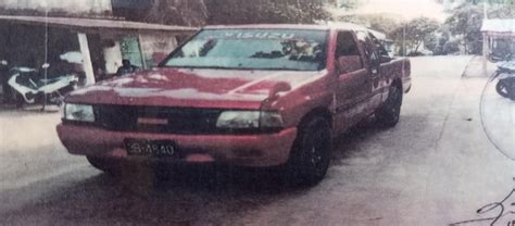 Khit Thit Media လေတပ်အရာရှိနှင့်ပိုင်းလော့များ ပြင်ပတွင် မနေရဲတော့၍ မင်းအောင်လှိုင်သား အောင်ပ