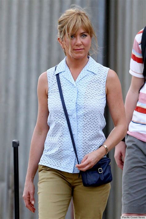 Jennifer Anistons Bangs For New Movie Are Sort Of Frumpy Photos