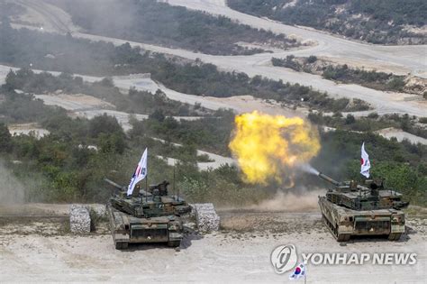 K2 흑표전차가 전차포 사격하는 육군 연합뉴스