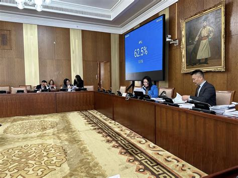 УИХ ын гишүүн Ж Чинбүрэнгийн саналаар англи хэлийг Iii ангиас заах хуулийн заалтыг төслөөс хасжээ