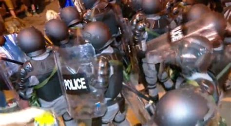 🎥პარლამენტთან რობოკოპებმა წიწაკის სპრეი გაუშვეს რა ხდება ადგილზე