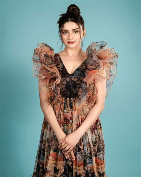 Prachi Desai సరికొత్త పోజులతో కవ్విస్తున్న ప్రాచీ దేశాయ్ Namasthe