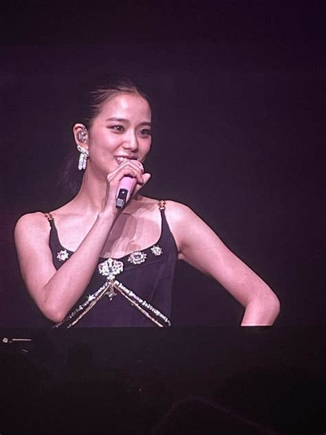 Black Pinck Panosundaki Pin