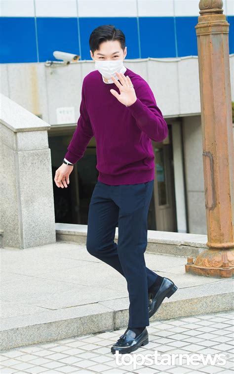 [hd포토] 비투비 Btob 이창섭 ‘멜로디 안녕~ 큐브통신 출근길 정송이 기자 톱스타뉴스