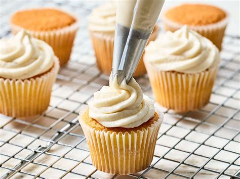 10 Minute Buttercream Frosting Creamy Smooth And Perfect For Every