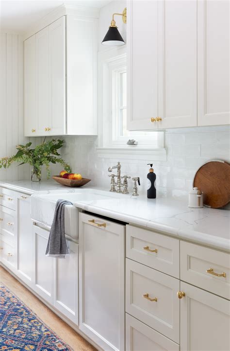 White Kitchen Cabinets With Chrome Knobs