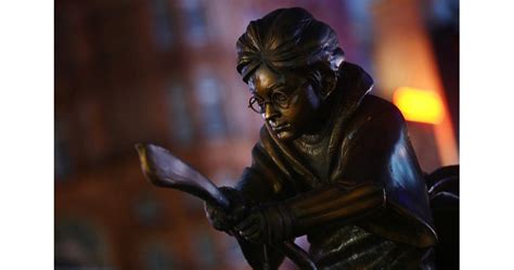 Издигнаха паметник на Хари Потър в Лондон Снимки