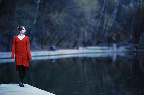 Premium Photo Young Sad Woman Alone In A Winter City