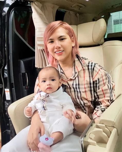 Tampil Tomboi Dan Sempat Suntik Hormon Laki Laki Ini 7 Potret Terbaru Evelyn Nada Anjani Mantan